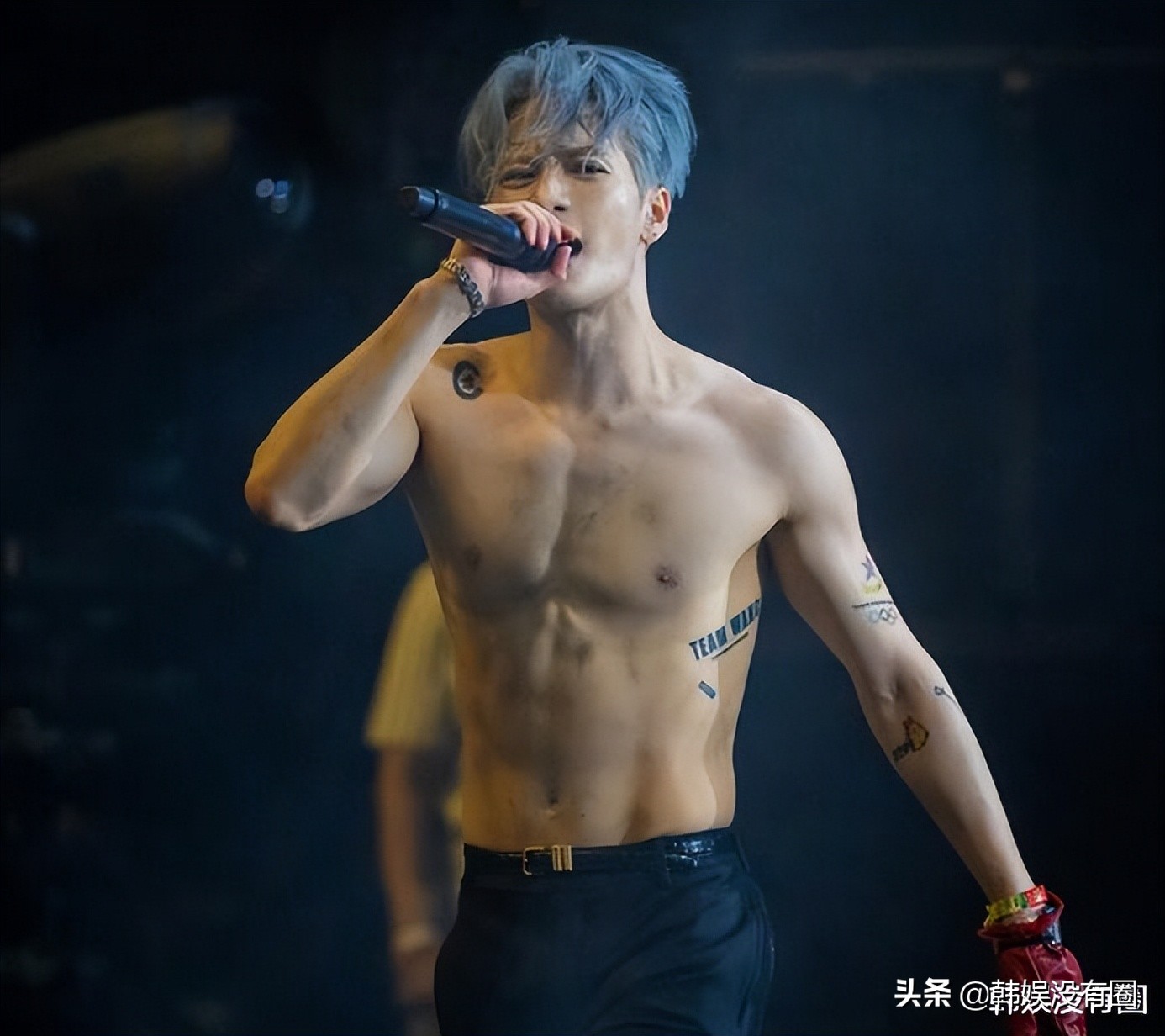 Korean media: Carl Wang on the stage of "Coachella Music Festival in ...