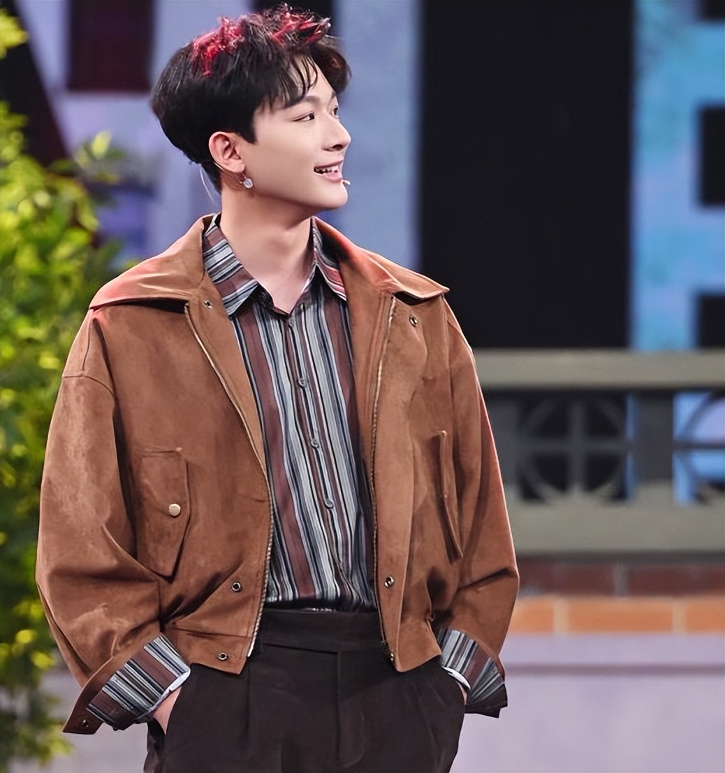 Zhang Wanyi's photo: Xiaoxuan walks from Qingshui Town to Zijinding ...