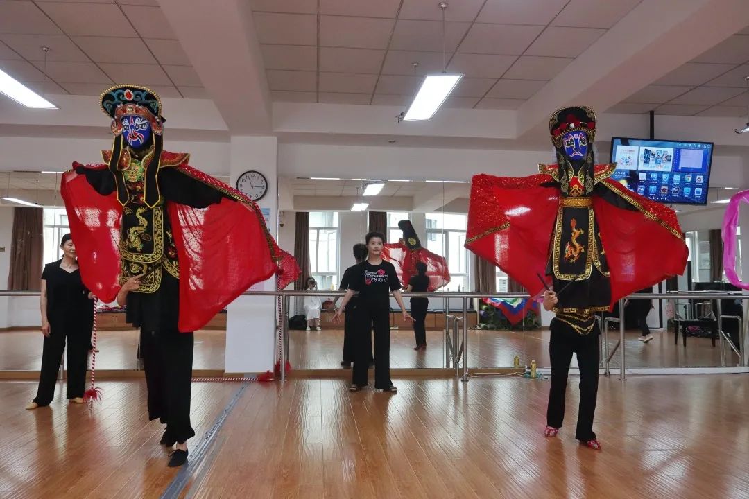 "Inheritance Teahouse"Wu Wenhui: At any age, you must shine - iNEWS