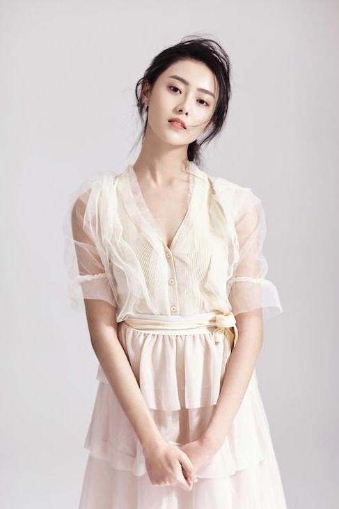 Sun Xiaolun, post-95 female star - iNEWS