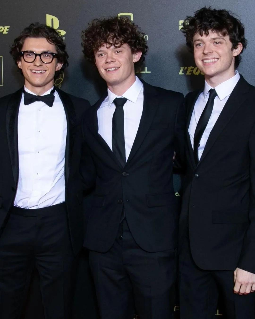 The Dutch brother Tom Holland helped the twin brother to chase stars ...