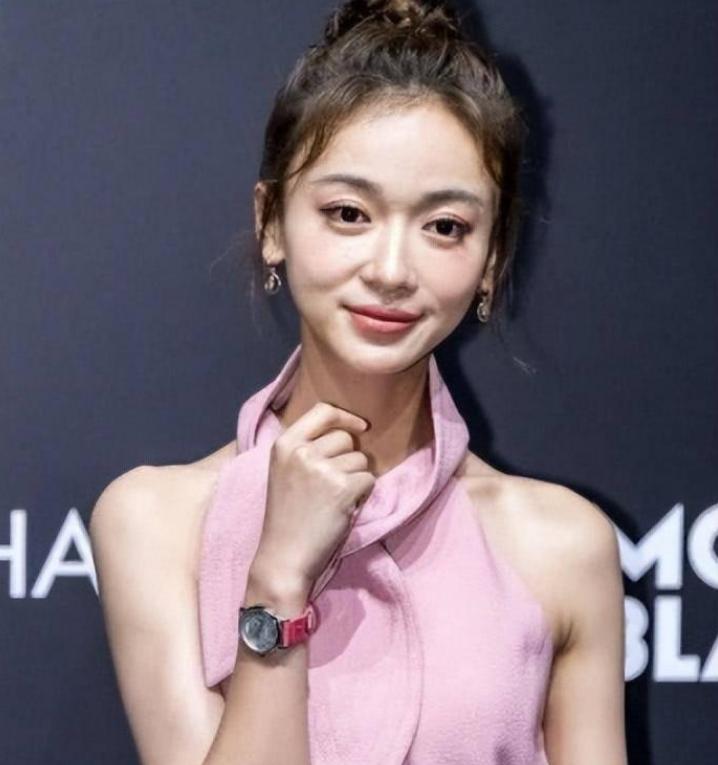 The surface is beautiful like a fairy, but in fact it is dark and thin ...