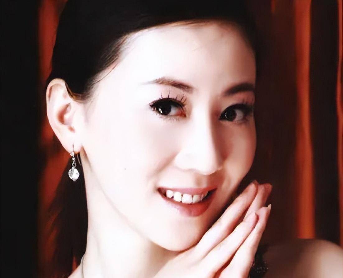 The first person to take nude photos, her family broke up after she became popular. How is Tang ...