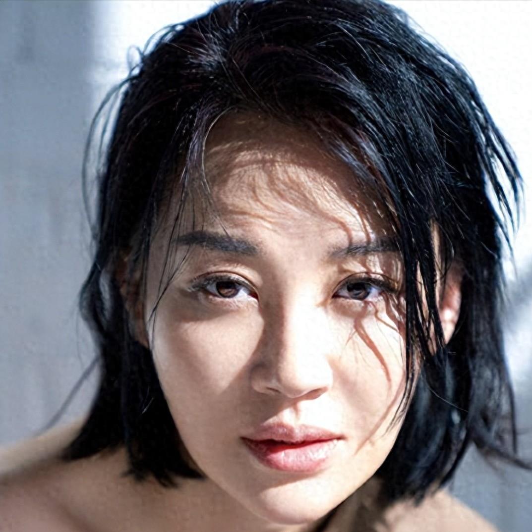 Stunning beauty, eternally single - iMedia