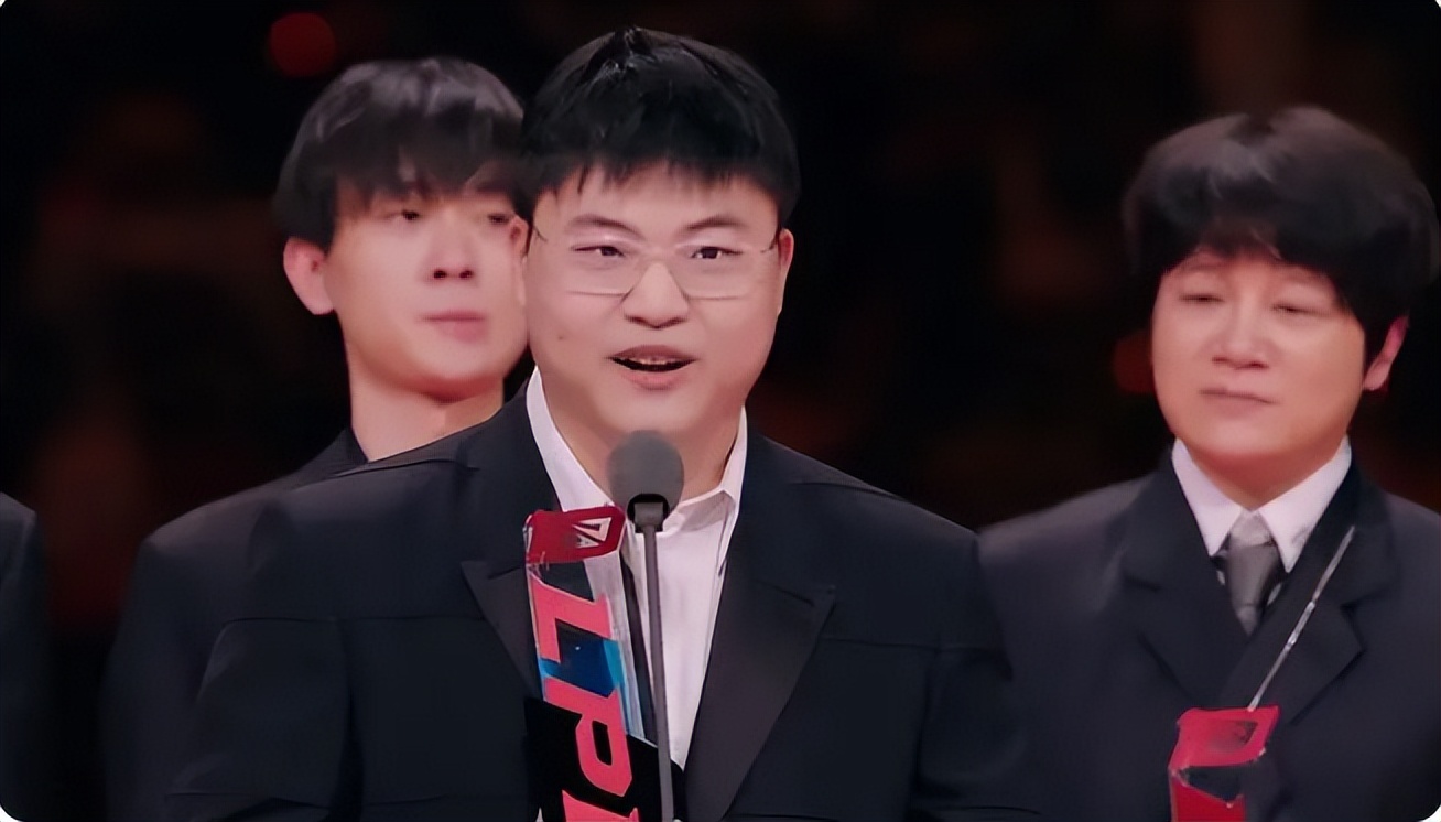 LOL: It is finally officially announced that Uzi will join EDG, and ...