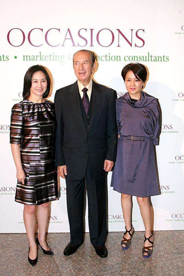 Liang Anqi appeared in a street restaurant, and the companion was ...