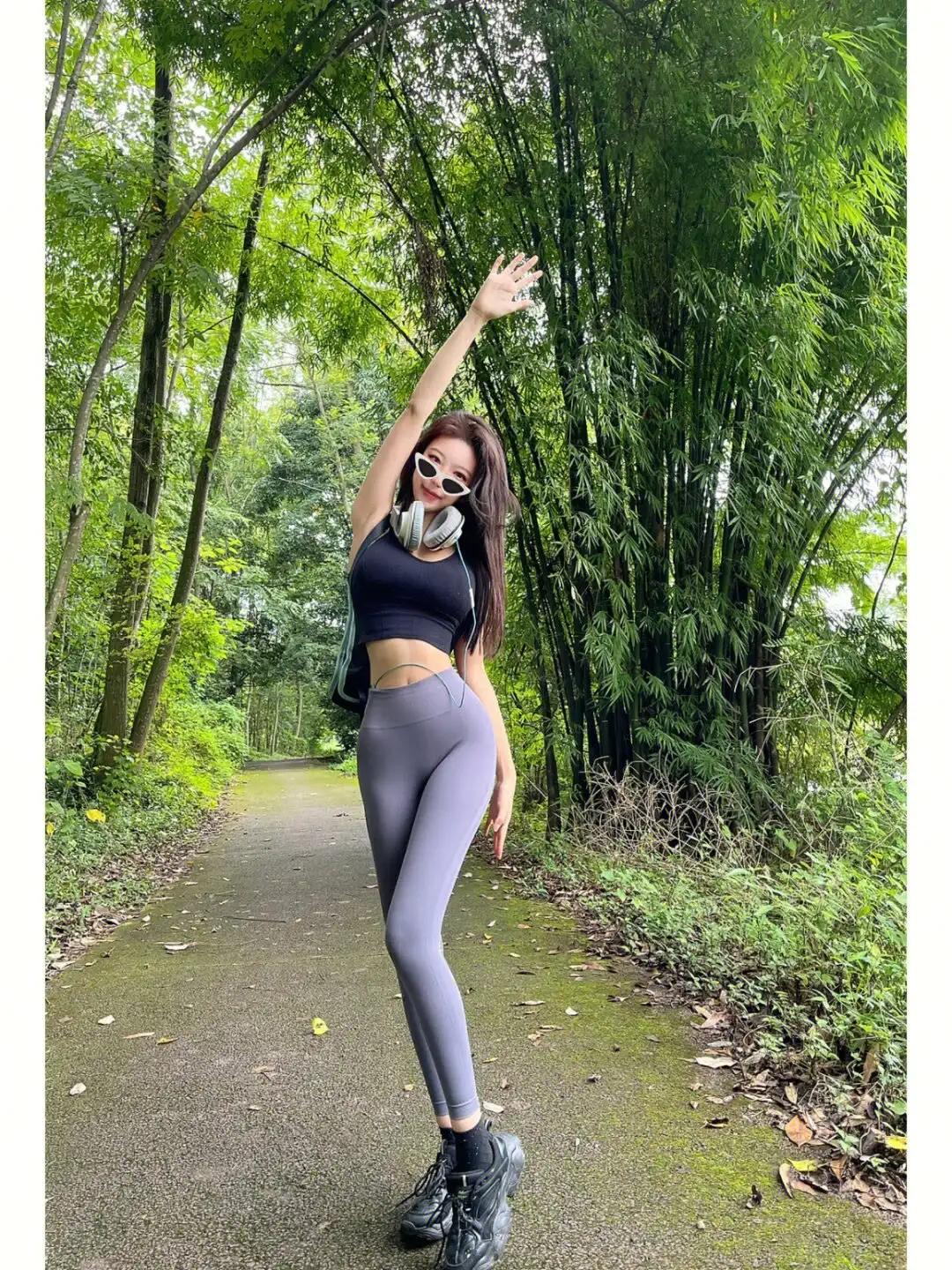 Outdoor mountain climbing "sports goddess" shows off her good figure ...
