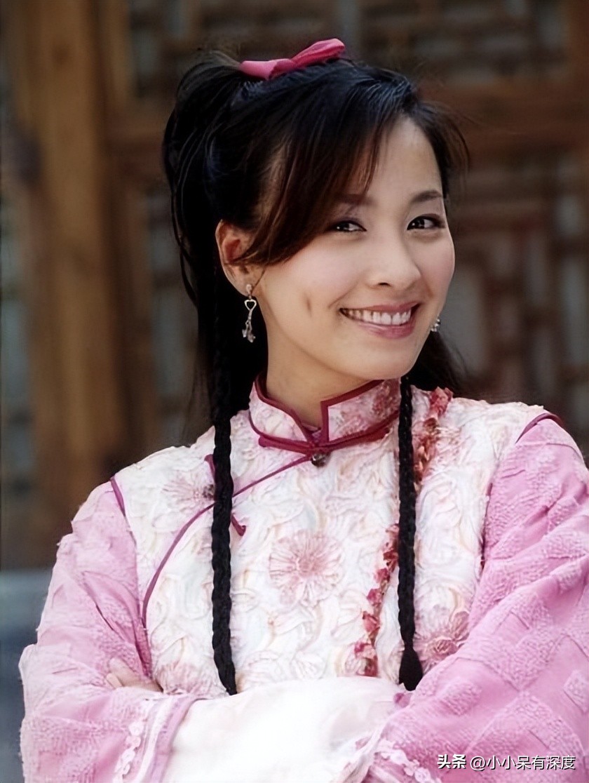 A recent photo of 52-year-old Zhang Ting, she appeared in Singapore ...