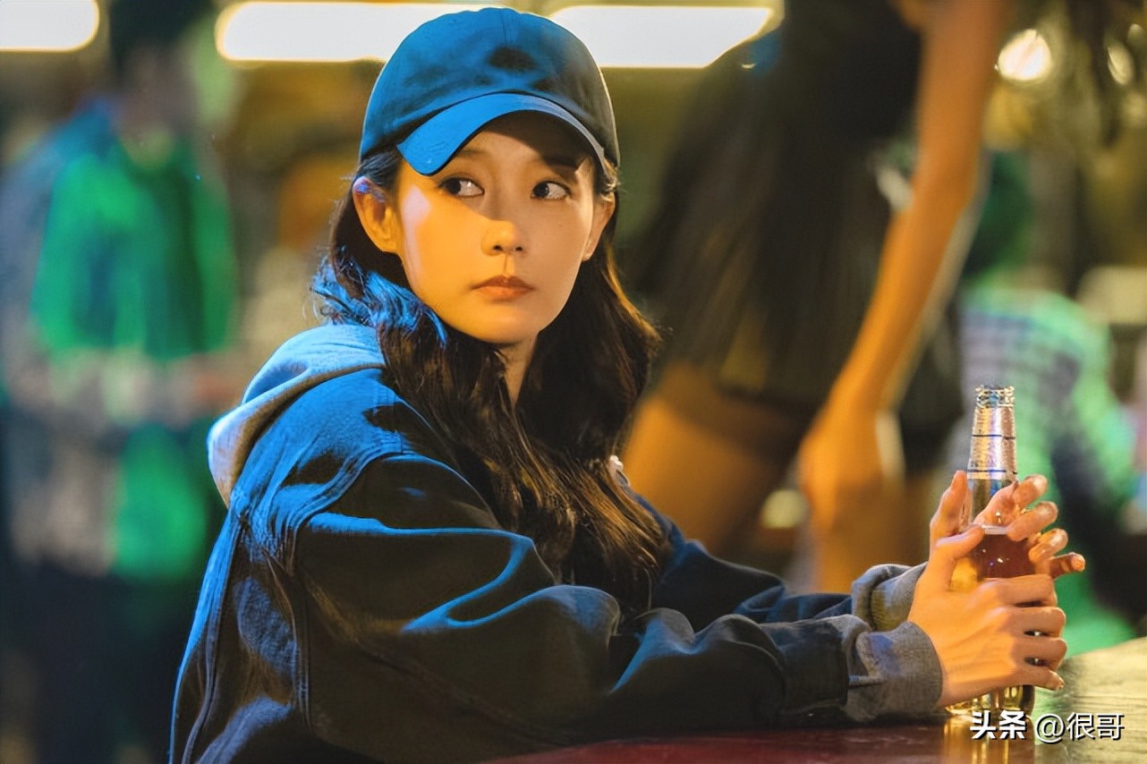 The eight actresses in "The Knockout" put on ancient costumes, the most ...