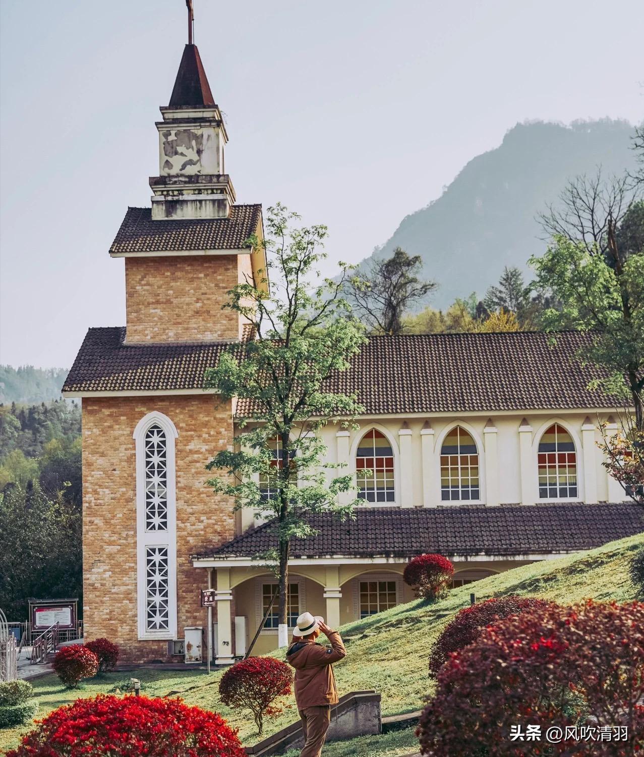 A 4A ancient town in Chengdu, known as the "Back Garden of Europe ...