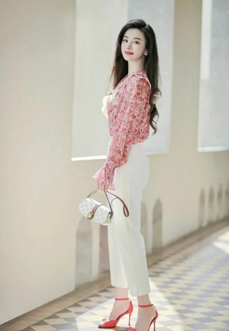 Little Ya Fashion Outfit Issue 23: Age-reducing and cute, showing a ...