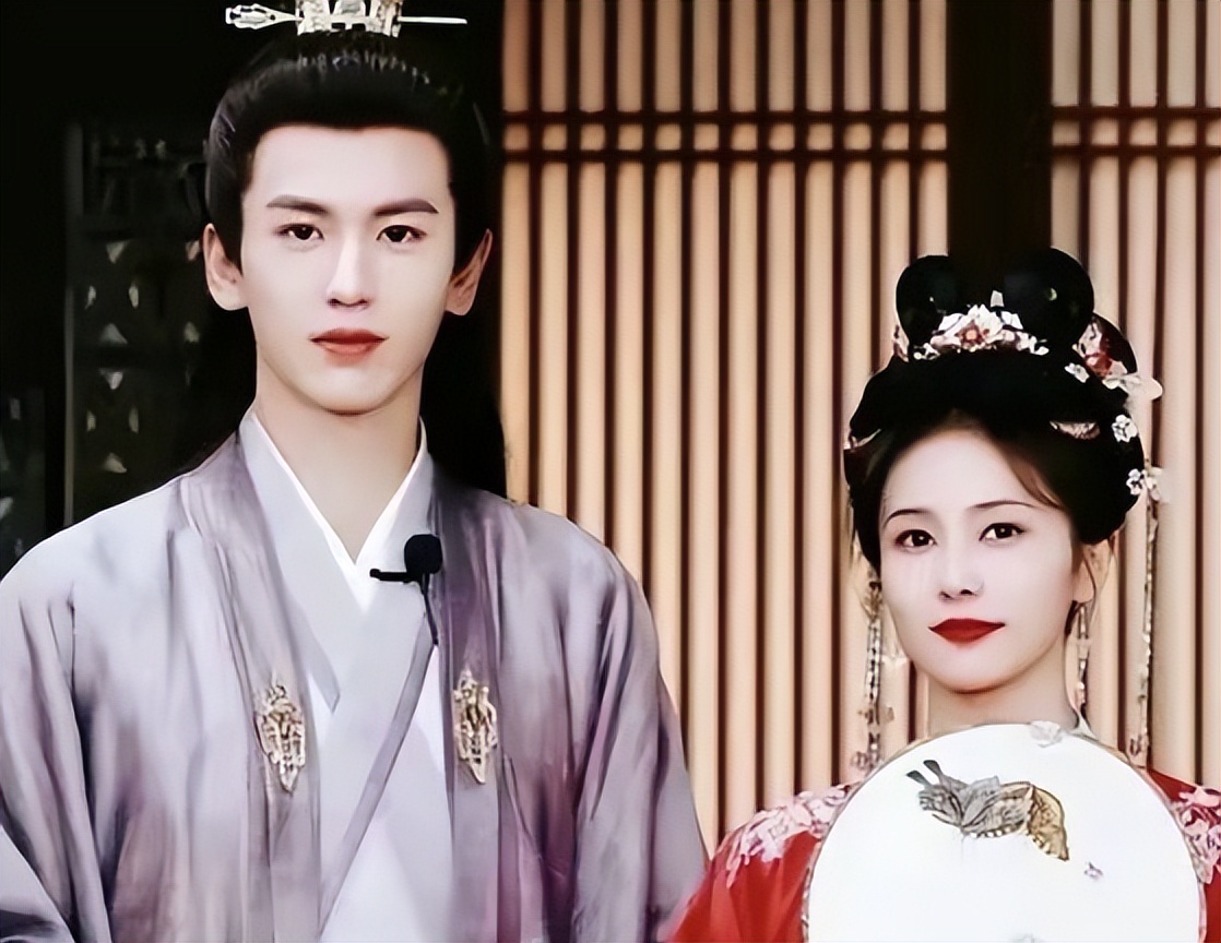 Bailu Zhang Linghe's sweet person set up a car overturned, the director taught him how to ...