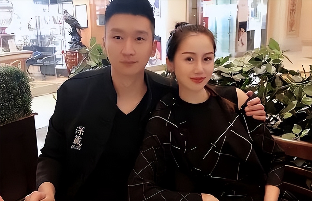 Chen Lu and her daughter appeared in Hawaii!Light yellow top + short ...