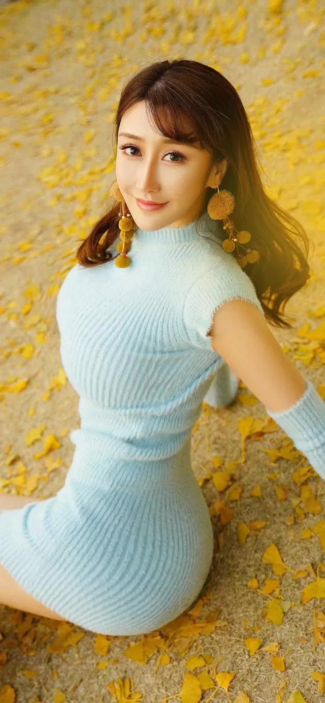 Sexy and charming Jiang Yanxi - iNEWS