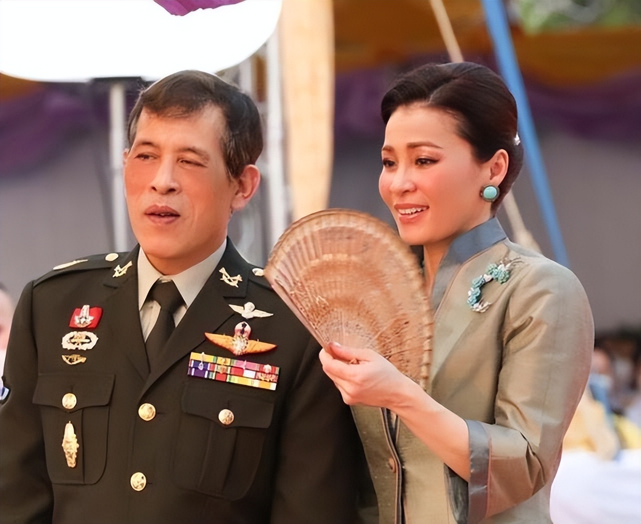 Queen Suthida learned to act like a spoiled child, fanned the 70-year ...