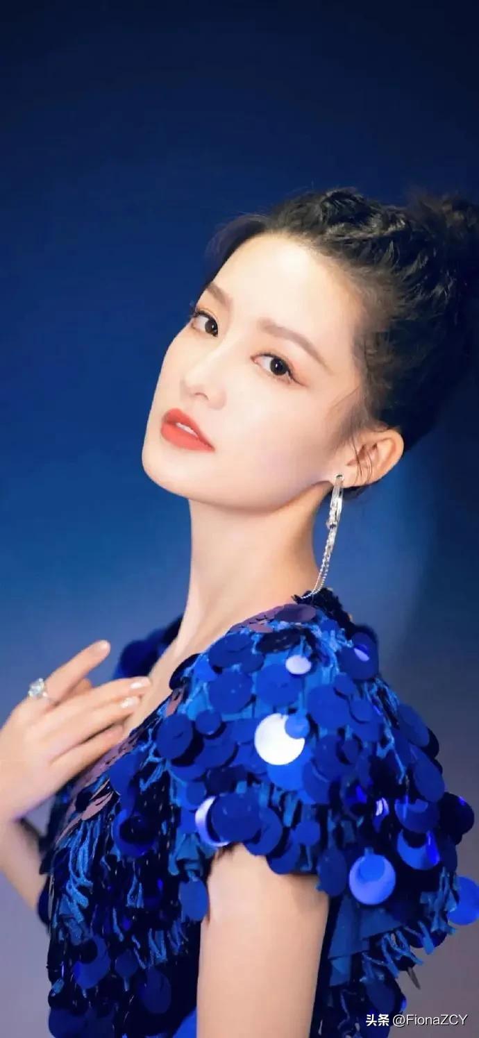 Li Qin's appearance and figure coexist, so beautiful - iMedia