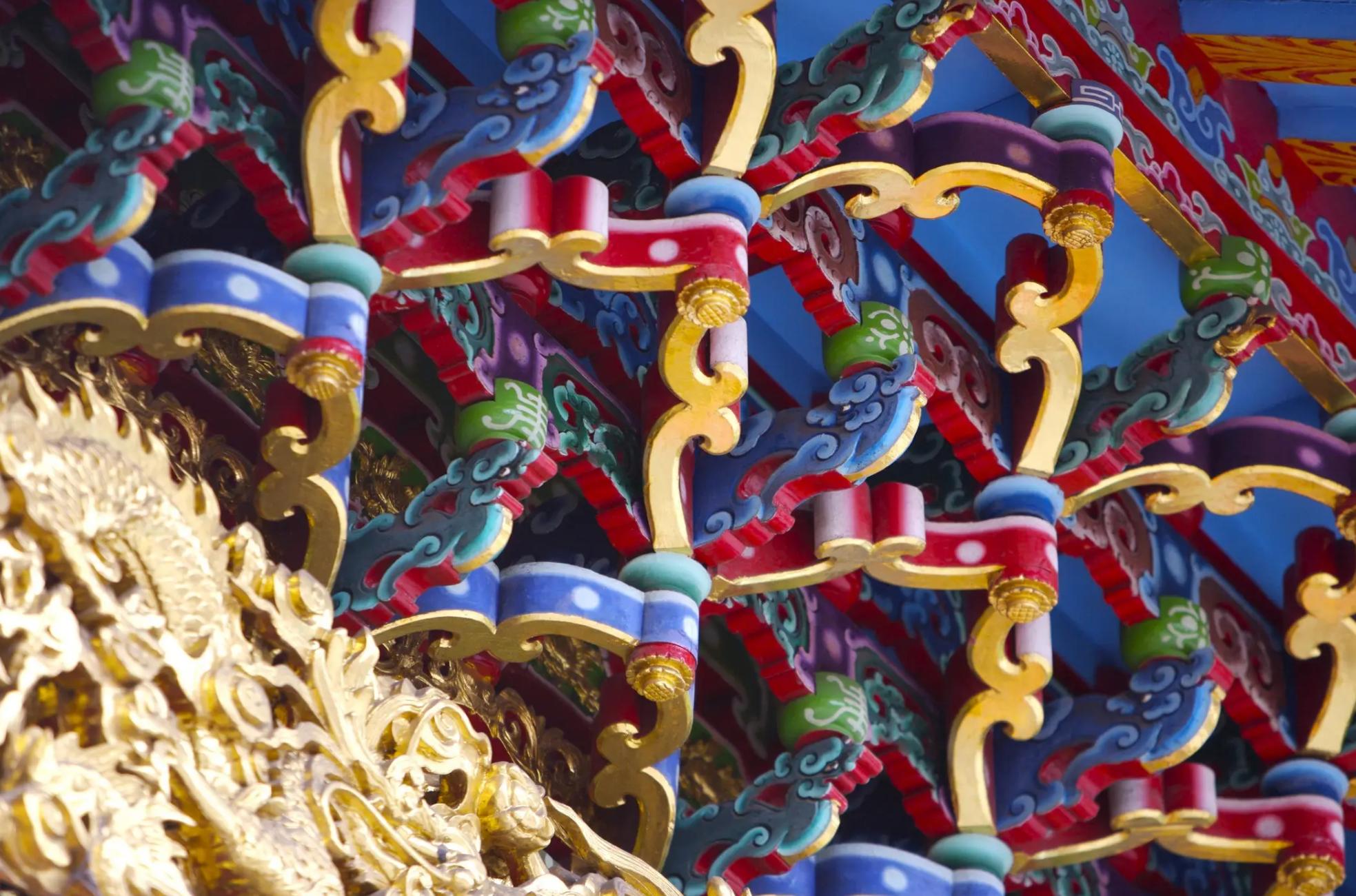 The characteristics of structure, decoration, color, space, environment ...