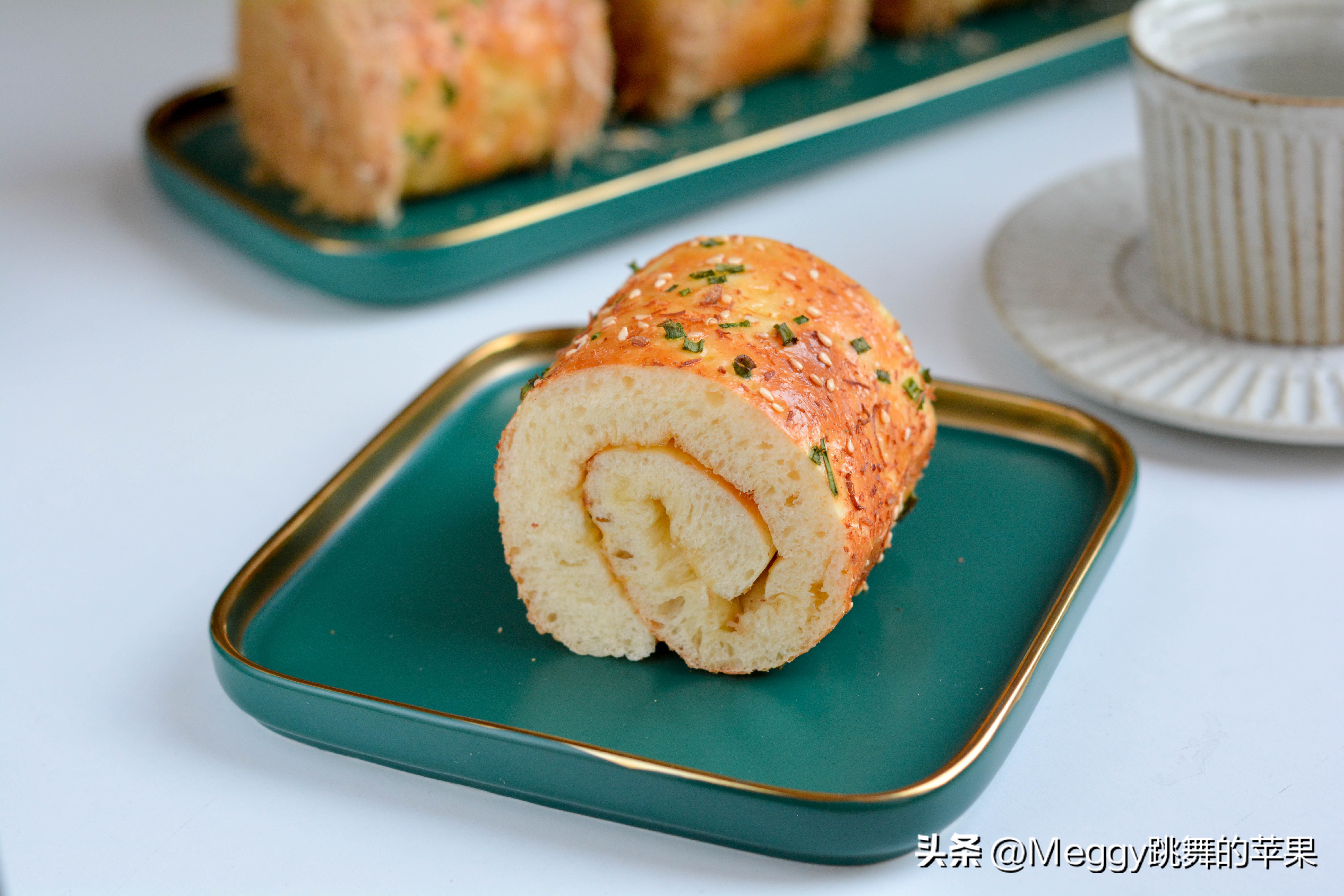 Home baking can not miss the meat floss rolls, never get tired of ...