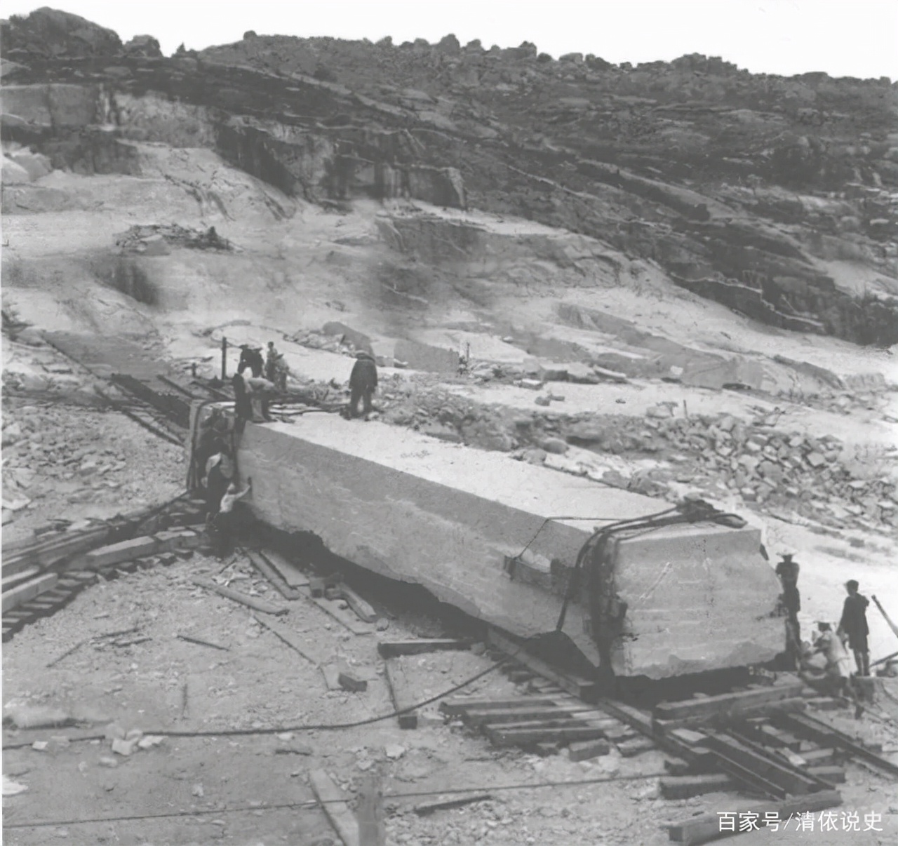 Documentary: In 1953, how was the 100-ton Monument to the People's ...