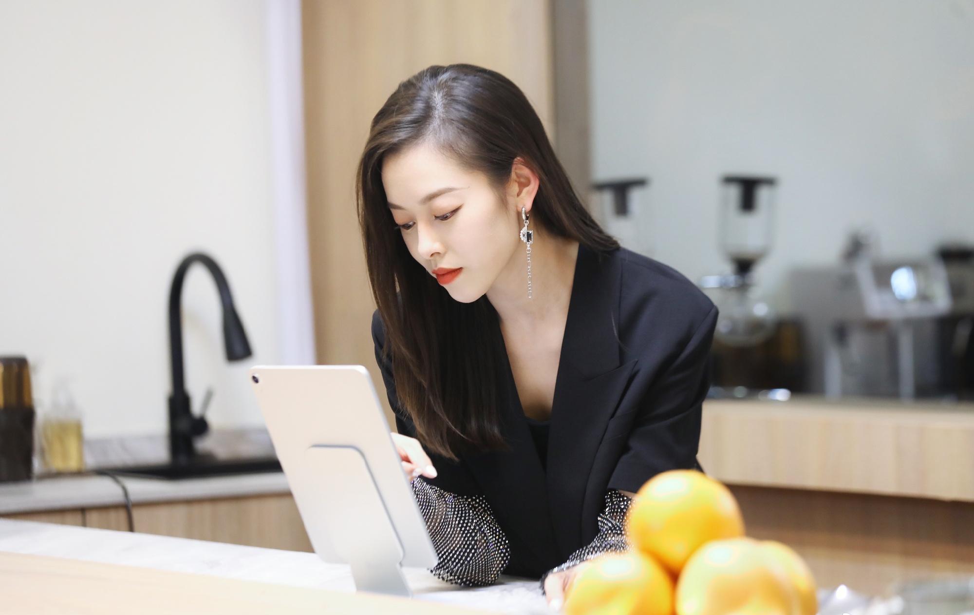 In "Half-familiar Lovers", Zhou Nan and Wang Yucheng's first date came into reality like an idol ...