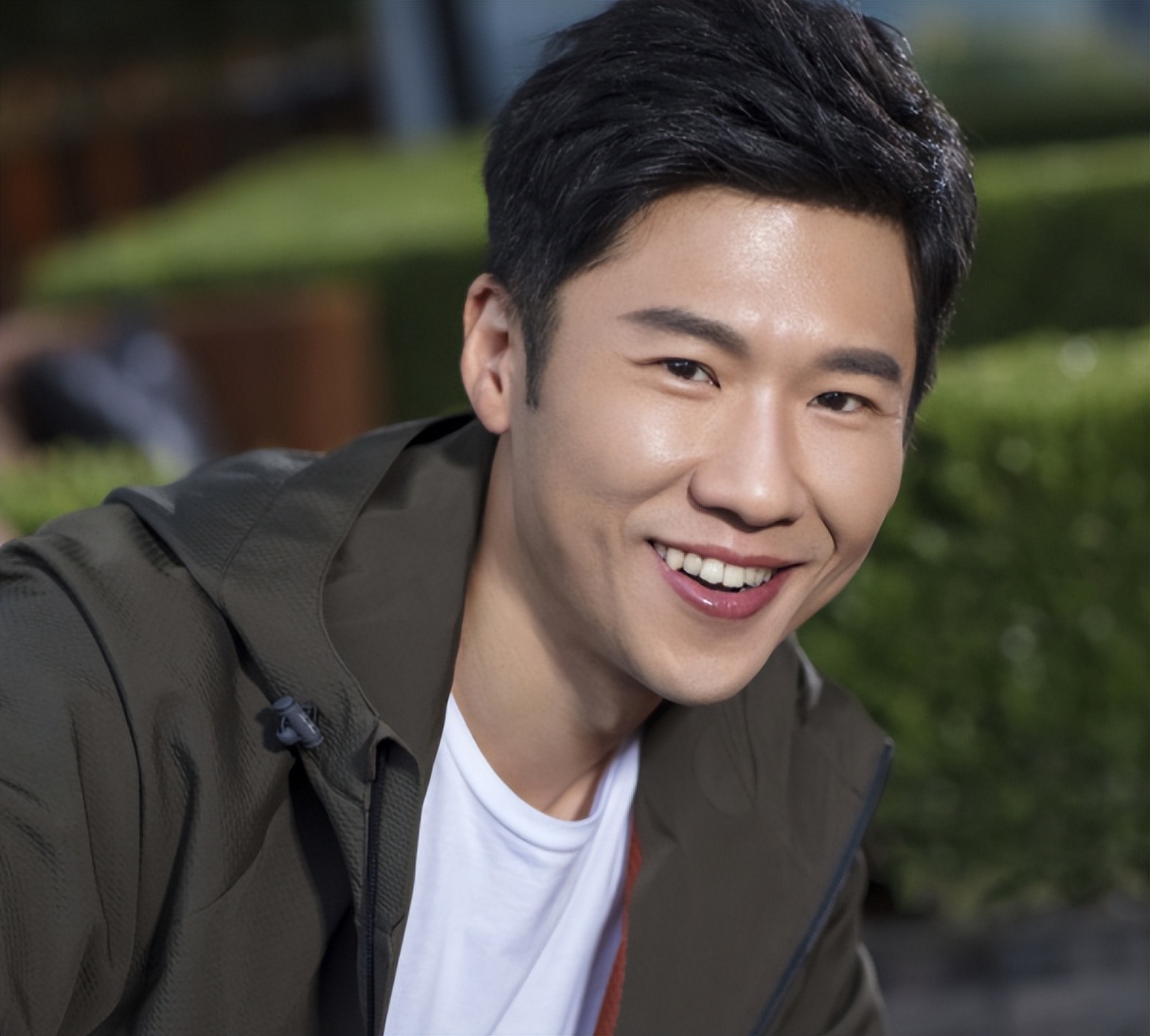 Stare and shake your head the whole time?Yan Ni's 25-year-old daughter ...