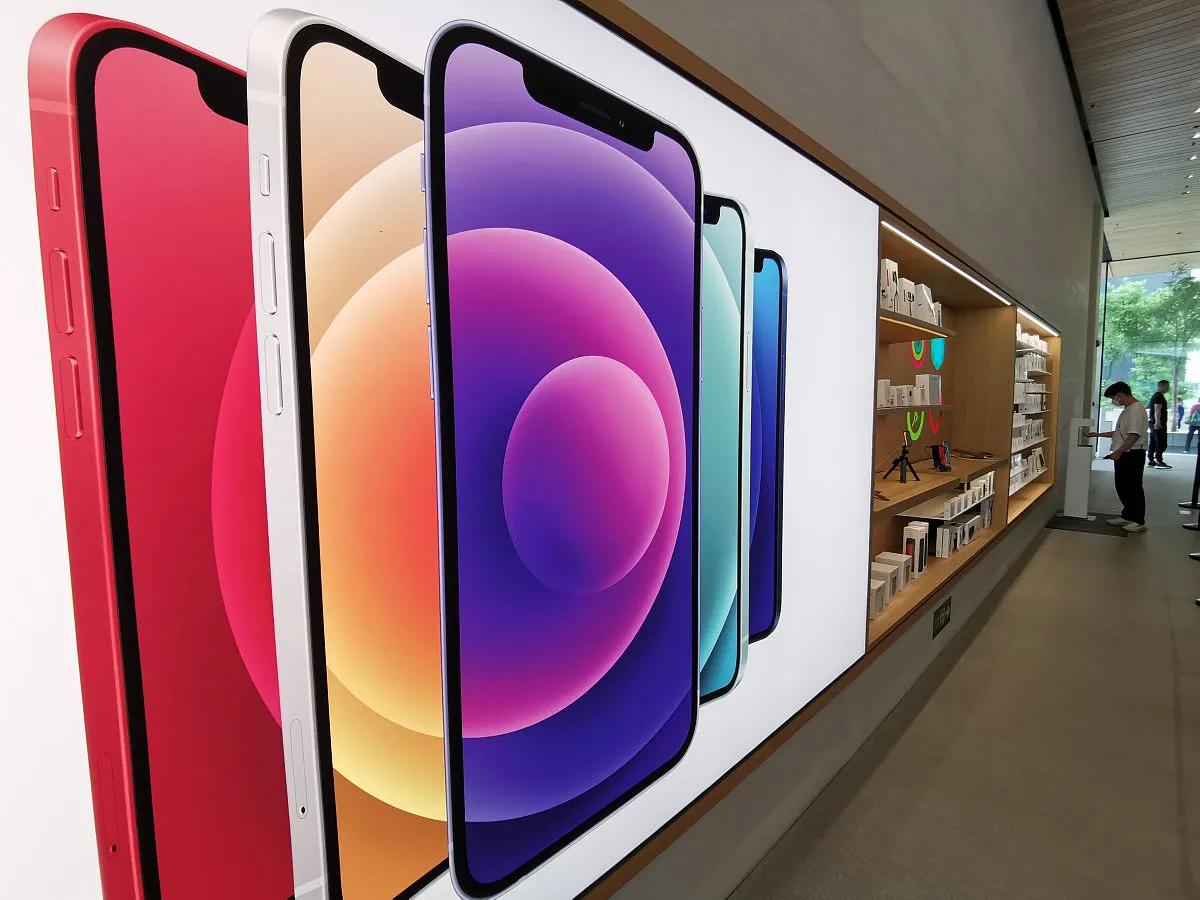 Apple goes south: Opens first brick-and-mortar store in India, first ...