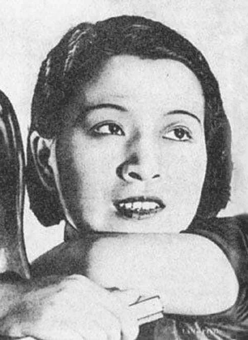 Jiang Qing ruthlessly abandoned her first husband, Pei Minglun, for Yu ...