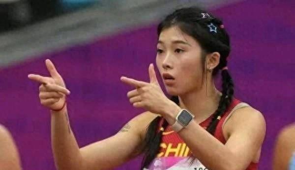 Jump ahead to follow up! Wu Yanni appeared in Disney, wearing an outfit ...