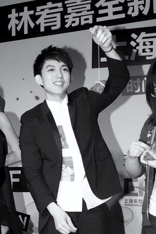 Lin Youjia officially announced the world tour concert, netizen: Do you ...