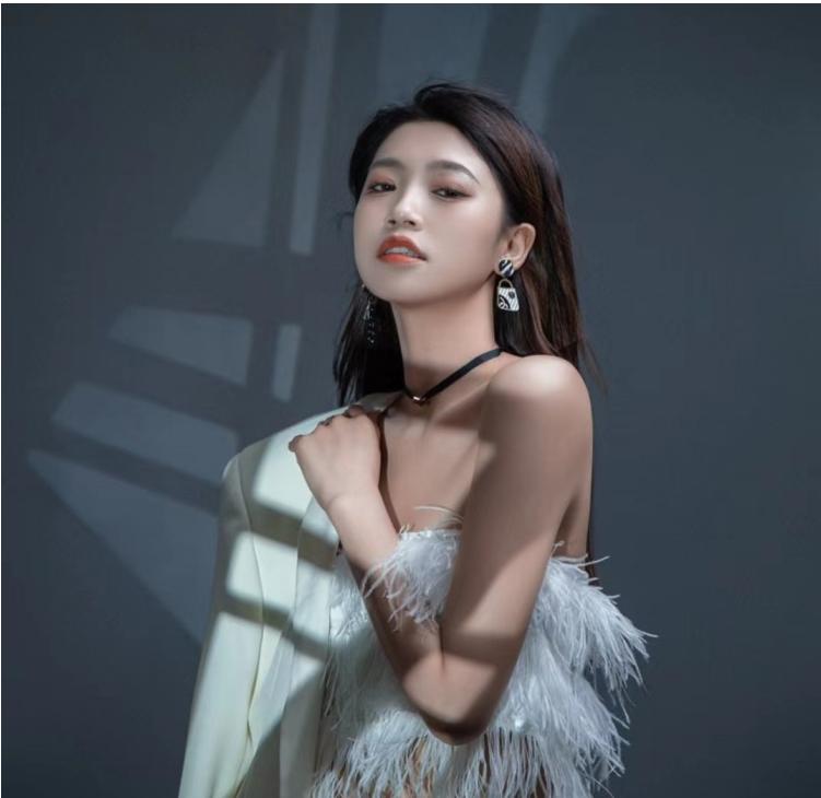Momo Variety Xiaowu's performance attracted attention and the dance "Dark Fragrance" showed ...
