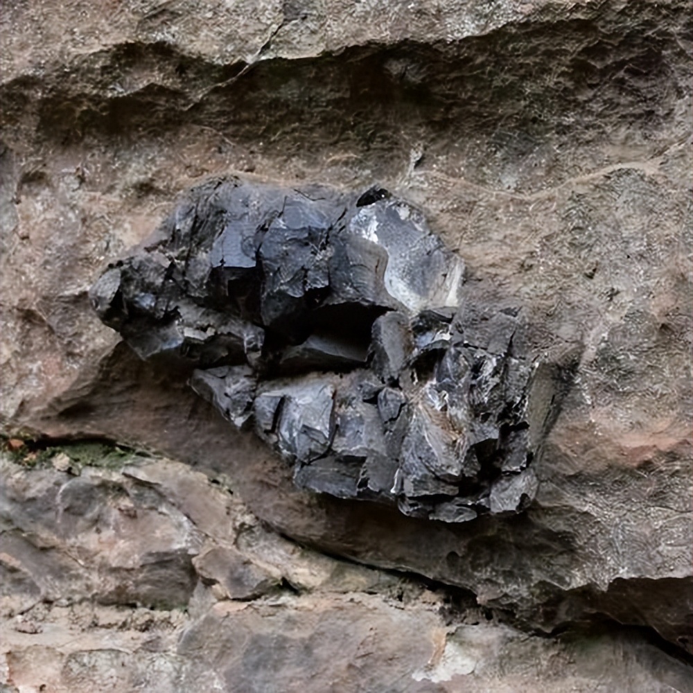 The metal detector responds to the boulder, and the treasure is hidden ...