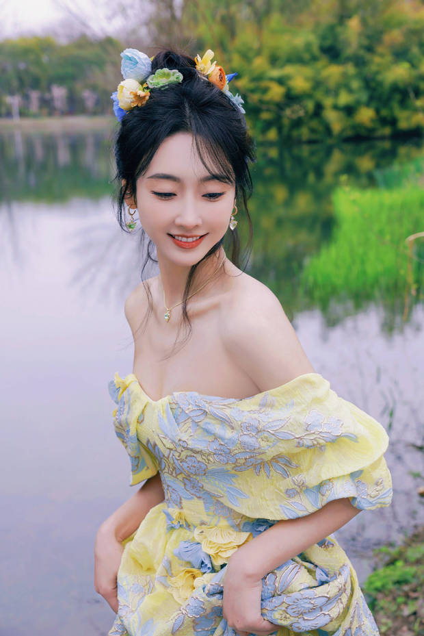 Xuanlu's flower headdress has a sweet and lively hairpin beauty, and ...