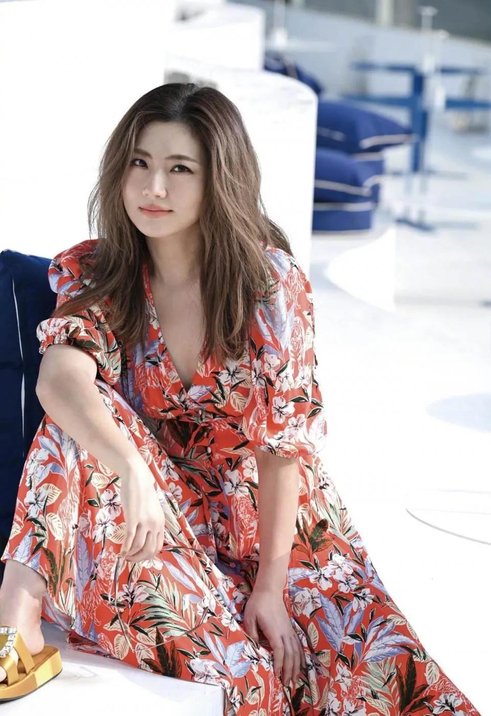 Selina wrote limericks to announce her relationship in a high-profile ...