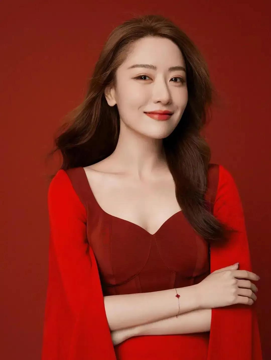 Beautiful photo of Tang Yi - iNEWS