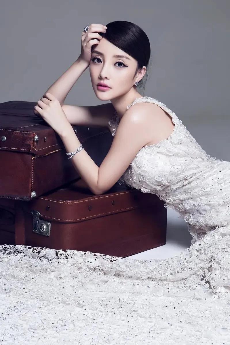China's top goddess Li Xiaolu, small and exquisite and as beautiful as Baolu - iNEWS