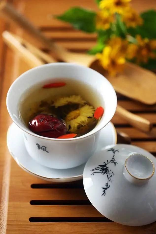 A bowl of porridge and a cup of tea for Laba Festival - iNEWS