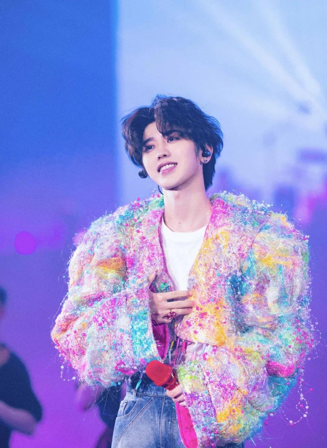 Can domestic entertainment male stars just lose control of themselves ...