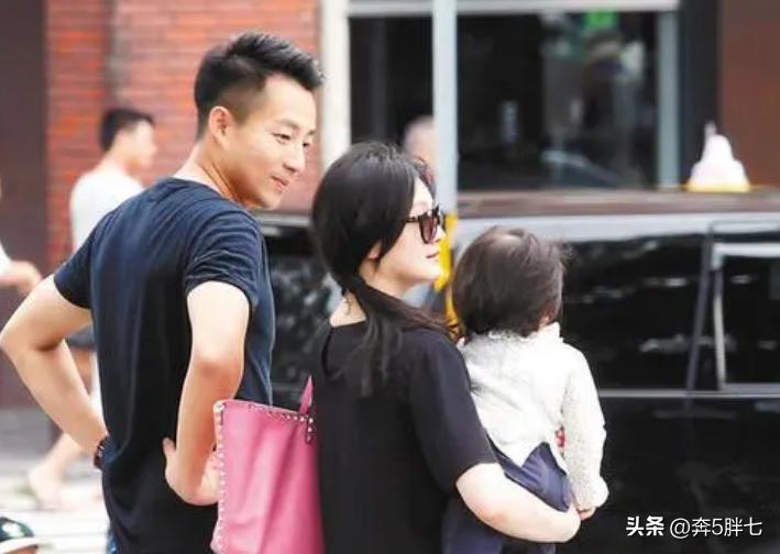 Junye, the protector of S mother, is eager to warn Wang Xiaofei not to ...