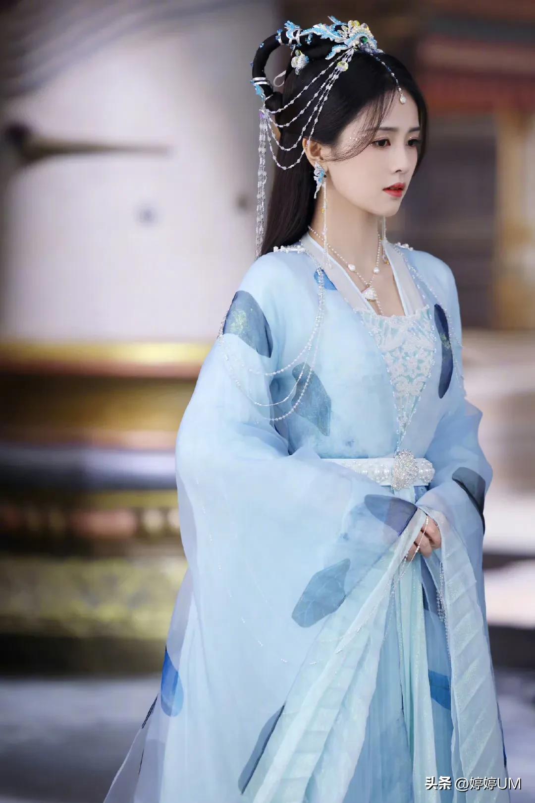 Bailu, the heroine in "Till The End Of The Moon", is cute and lively ...