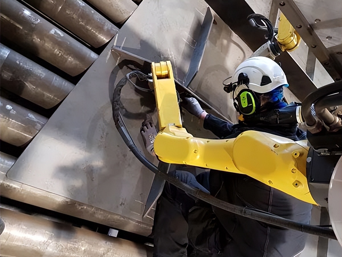 Advantages of Container Welding Robots - iNEWS