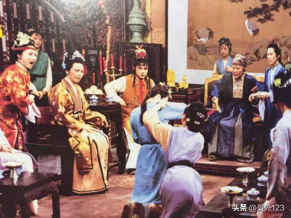 Zhang Sheng read one of the red buildings: once he entered the red ...