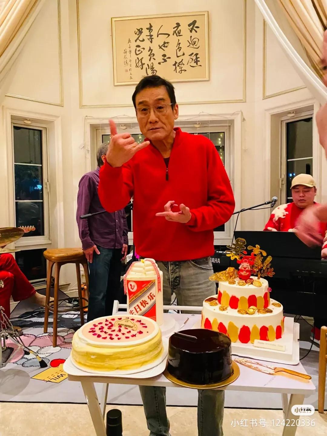 Zhong Zhentao held a party at his Shanghai mansion to celebrate Liang ...