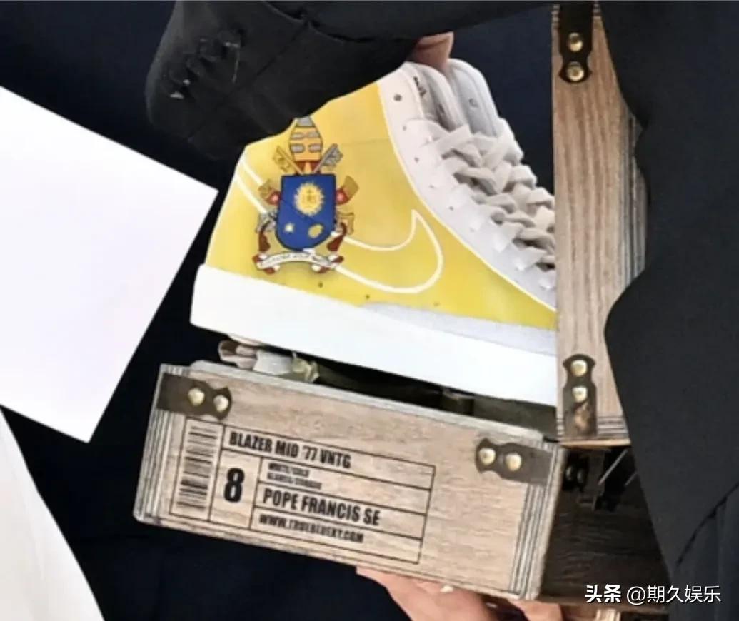 Pope Francis smiles in surprise as he sees pair of Nike sneakers - iNEWS