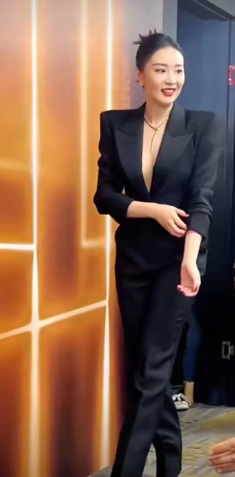 Gao Ye's vacuum suit steals the spotlight, Gillian finally wears it ...