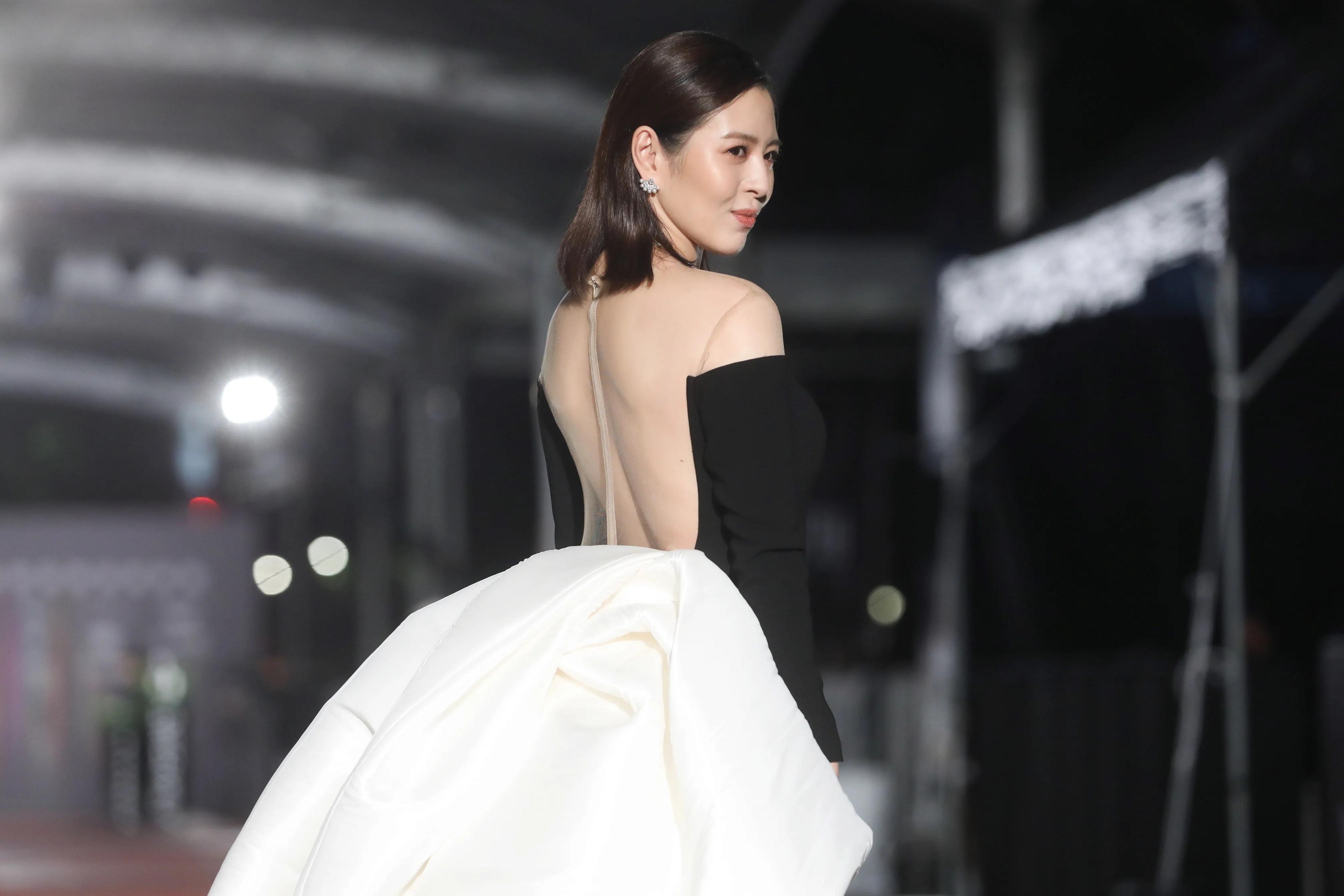 Liu Pinyan's red carpet styling exposure - iNEWS