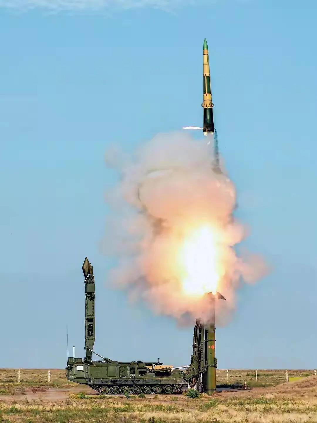 Russia deploys S300V on the four northern islands, with a range ...