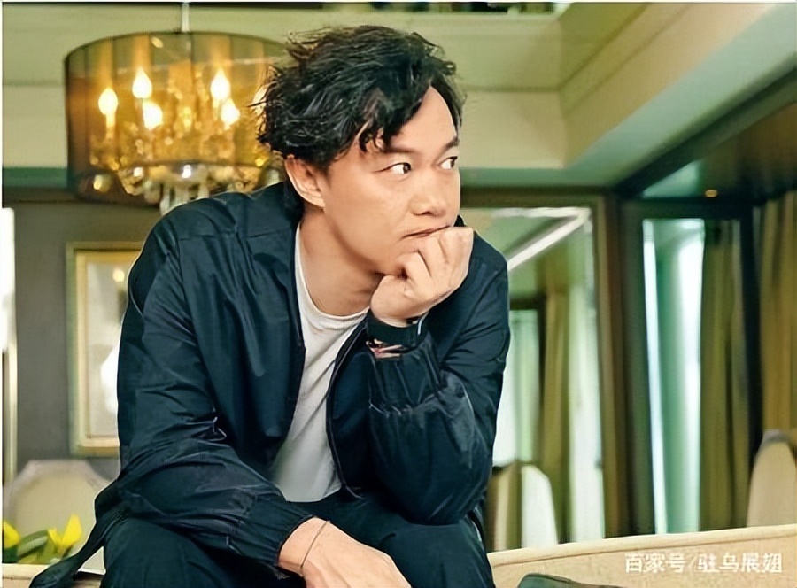 This song opened up Eason Chan's popularity in the mainland. He was not ...