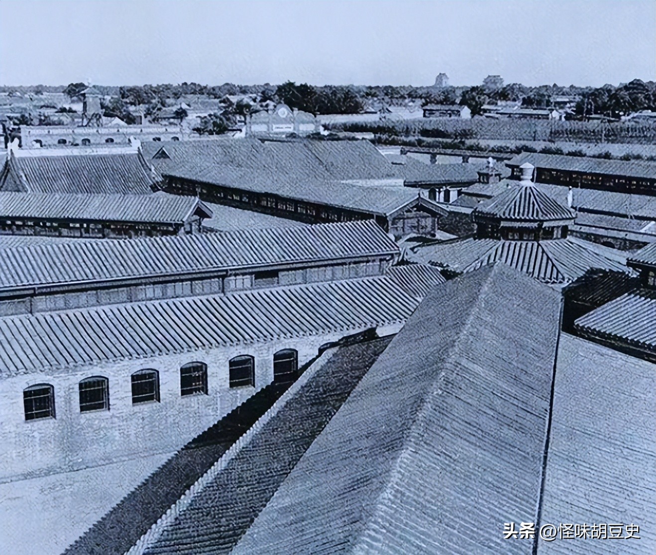 In 1959, before the amnesty, the reporter walked into Qincheng Farm and ...