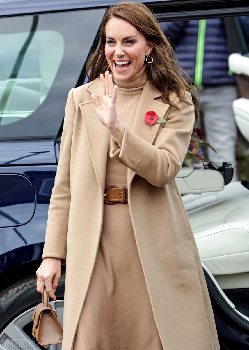 Princess Kate: camel coat + earth-colored inner layer + high-heeled ...