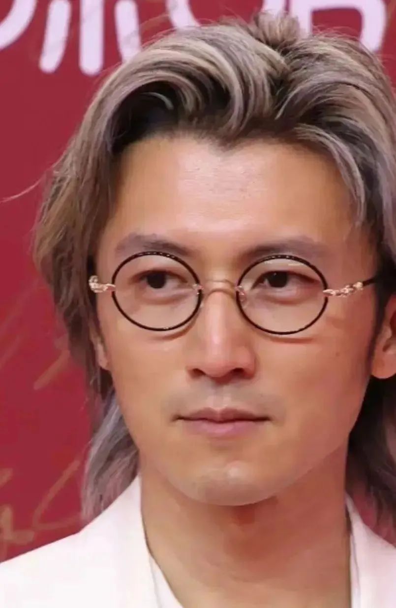 42-year-old Nicholas Tse is crazy with "white hair"! Netizen: Nicholas ...